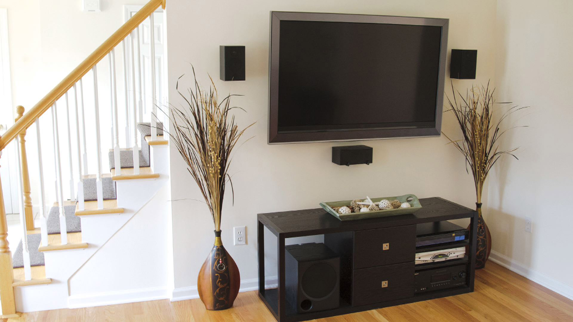 Mounting a Large Screen TV with OmniMount